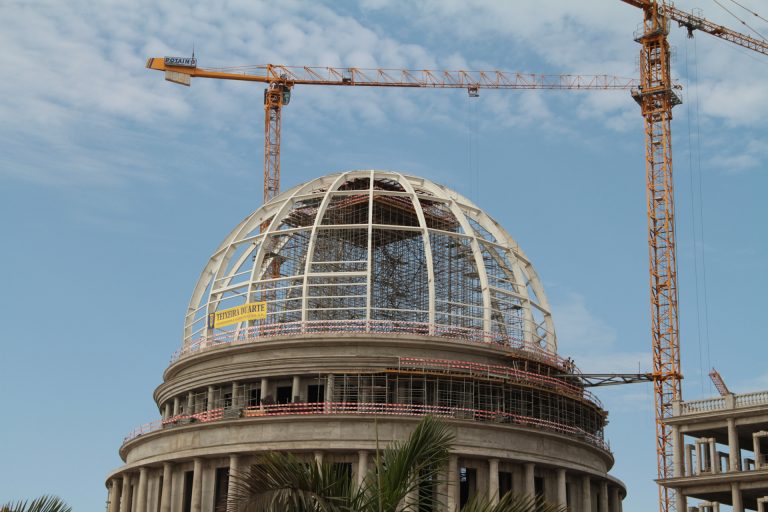 Edifício Sede da Assembleia Nacional de Angola em Luanda - Teixeira ...