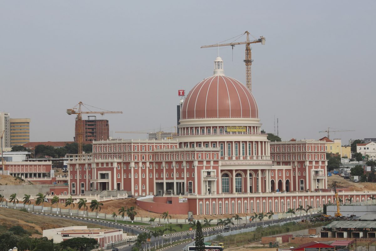 Edifício Sede da Assembleia Nacional de Angola em Luanda - Teixeira ...