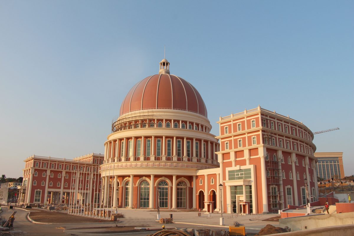 Edifício Sede da Assembleia Nacional de Angola em Luanda - Teixeira ...