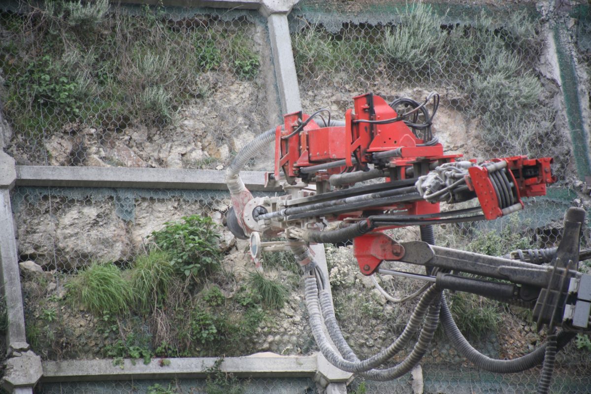 Estabilização de Taludes de Escavação na A9 CREL - Teixeira Duarte ...